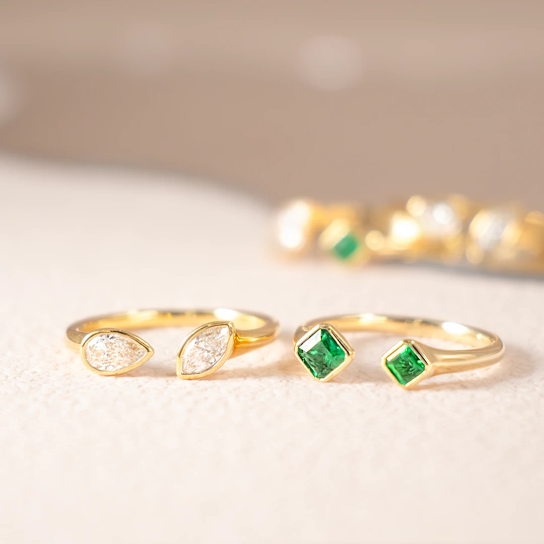 Step cut emerald two-stone open ring | mori